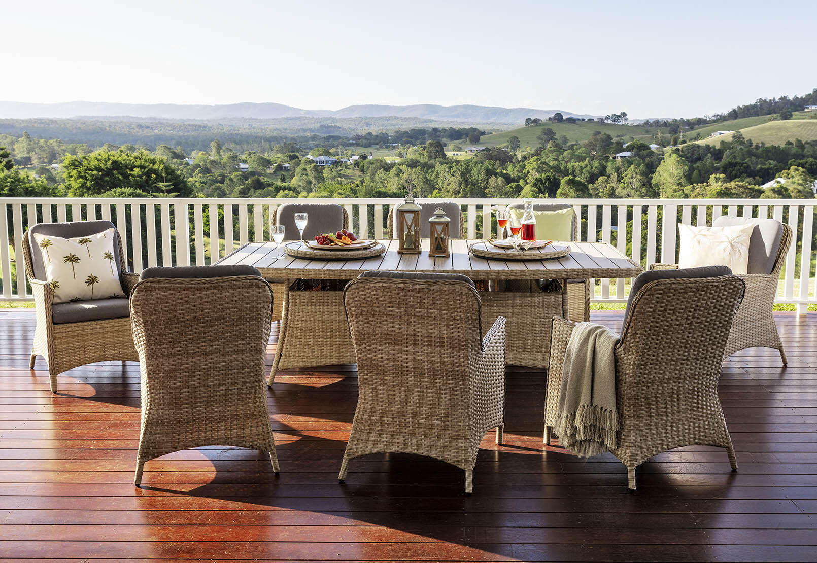 NATURAL LUAU Outdoor Dining Table