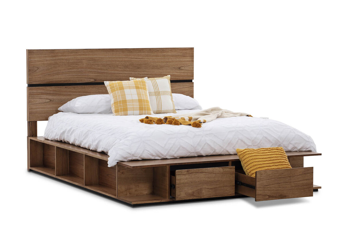 GOLDEN WALNUT MEDORA Queen Bed