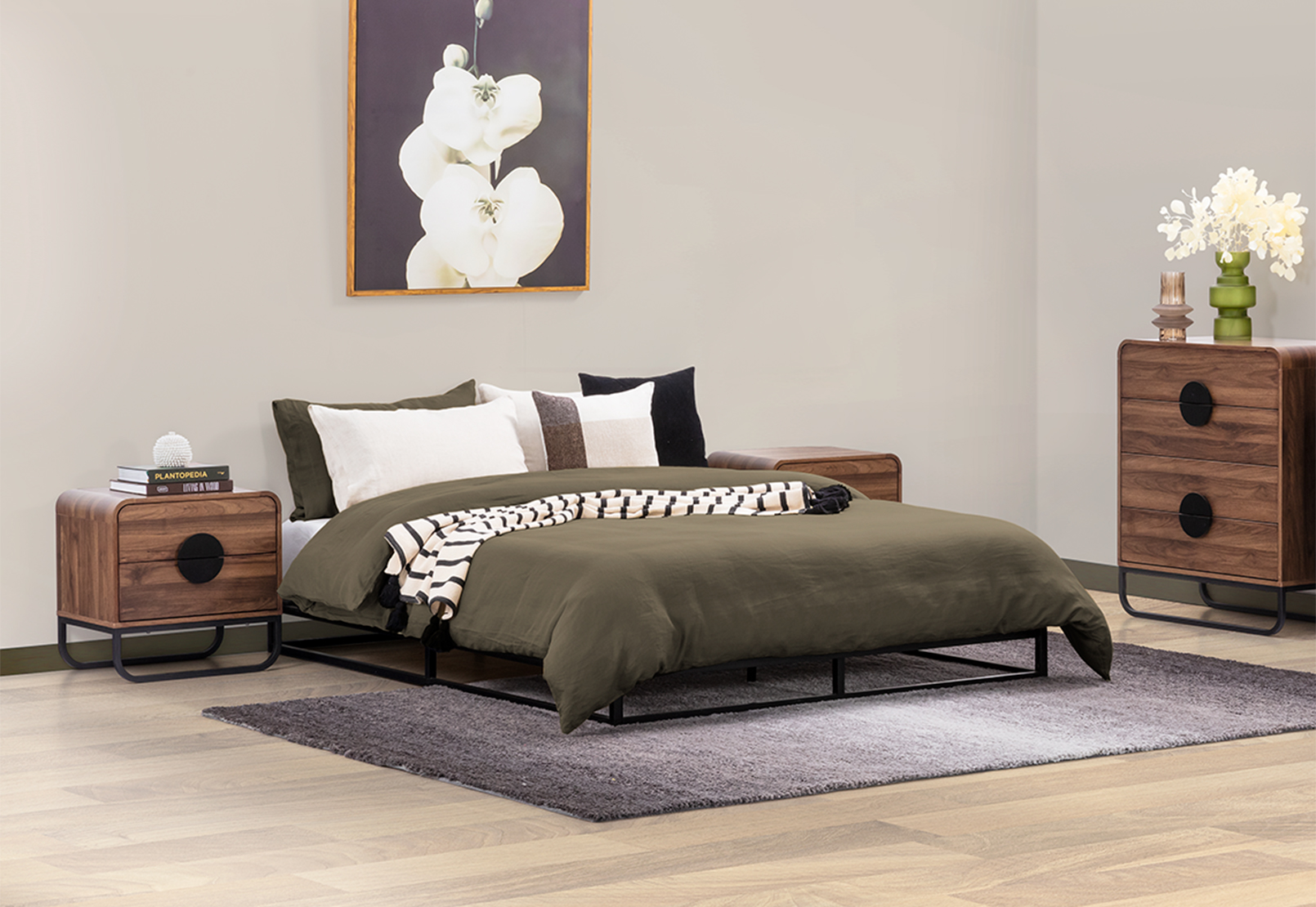 BLACK PATTON LOW Queen Bed